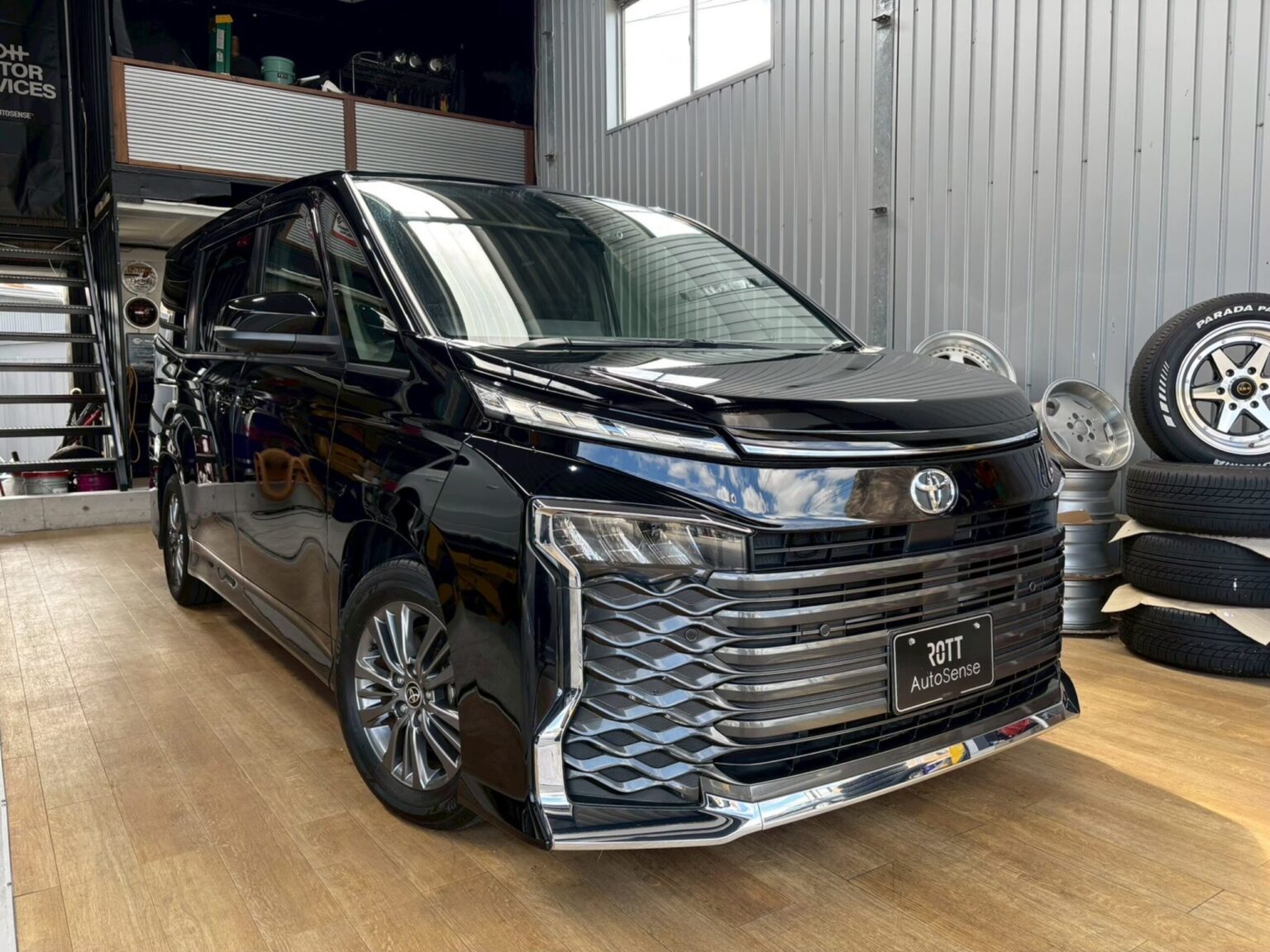 トヨタ ヴォクシー | 株式会社Rott